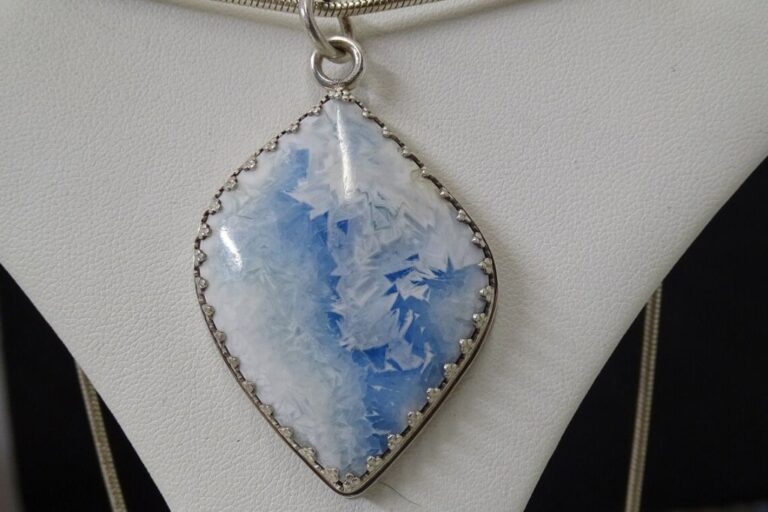 Lapis Lace Onyx: Learn the Meaning, Properties, and Benefits