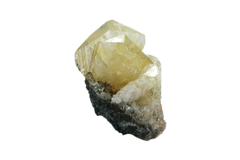 Rockhounding Gemstones in Maine: Where and How to Find