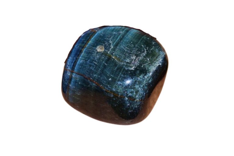 Money Altar with 12 Healing Crystals: How to Manifest Wealth