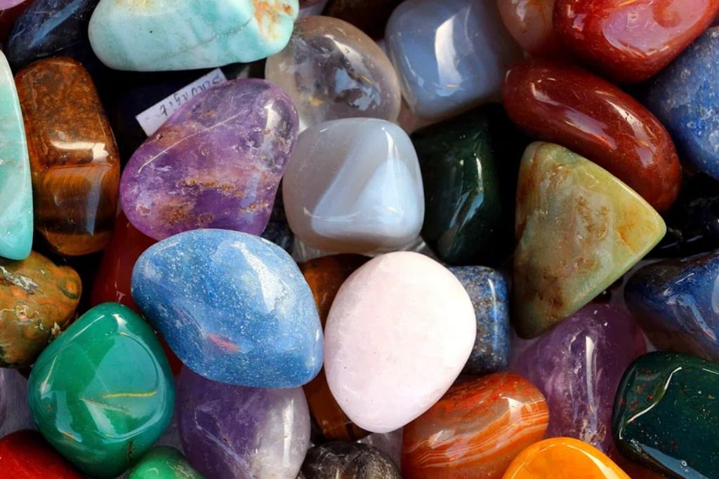 25 Crystal Slabs Explained: Formation and How to Use Them