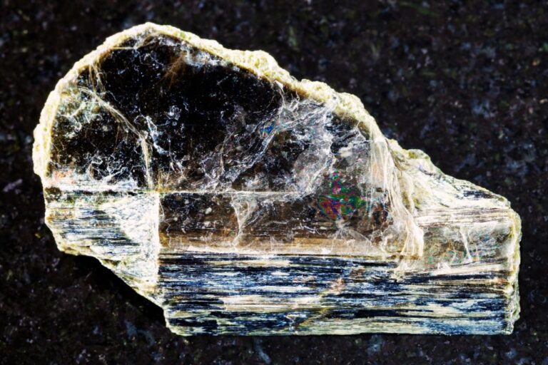 Muscovite: Meaning, Properties, and Benefits You Should Know